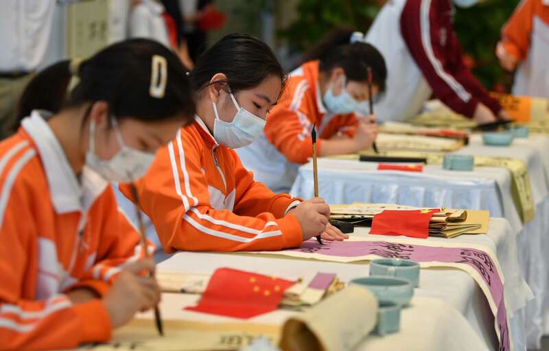 挥毫亲近经典，第十一届“兰亭杯”北京中小学生书法大赛收官