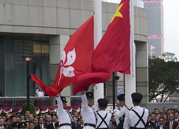香港中联办举行“七一”升国旗仪式 庆香港回归祖国27周年