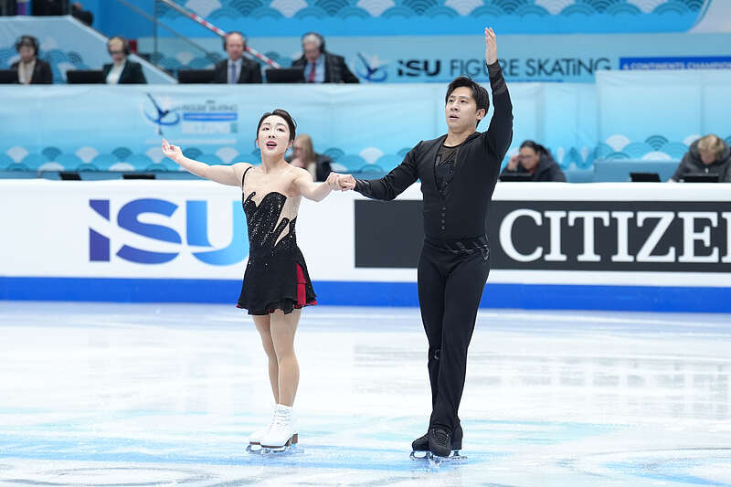 老将不易！隋文静/韩聪获得四大洲赛双人滑银牌